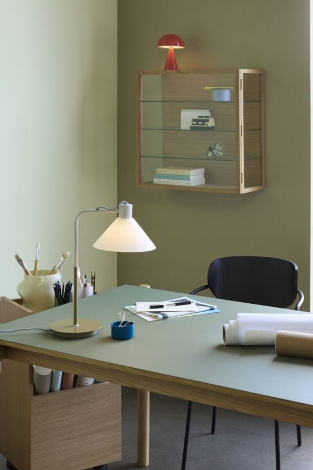 Hübsch Oblique desk olive - LIVING AND CO.