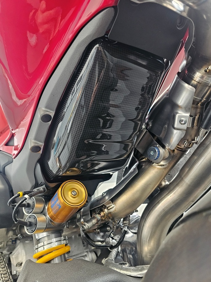FullSix fuel tank bottom protection Ducati Panigale V4/V4S (MD-V425 ...