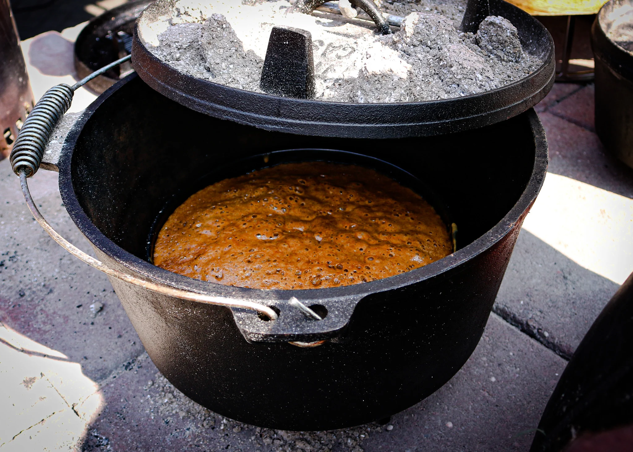 Blog - Farmers cake from the Dutch Oven - The Windmill Cast Iron