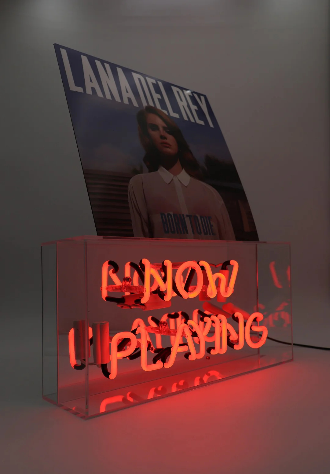 Glazen Neon Box Display - 'Now Playing' - De Woon Winkel