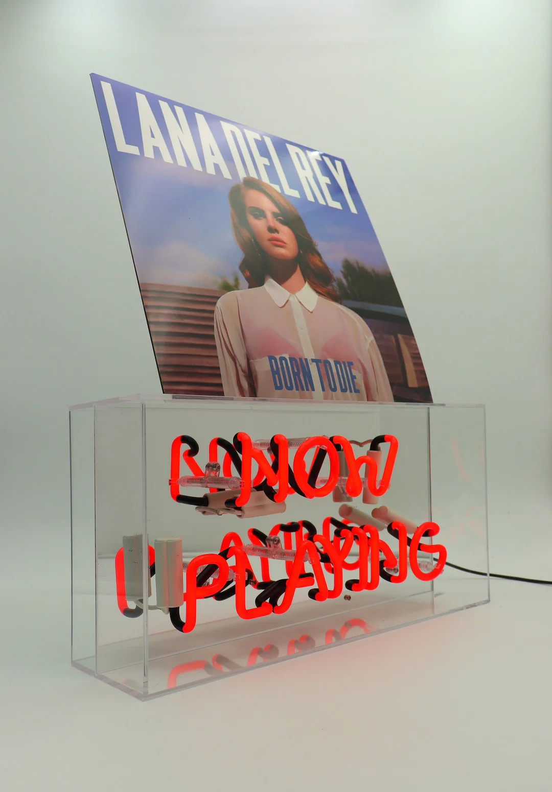 Glazen Neon Box Display - 'Now Playing' - De Woon Winkel