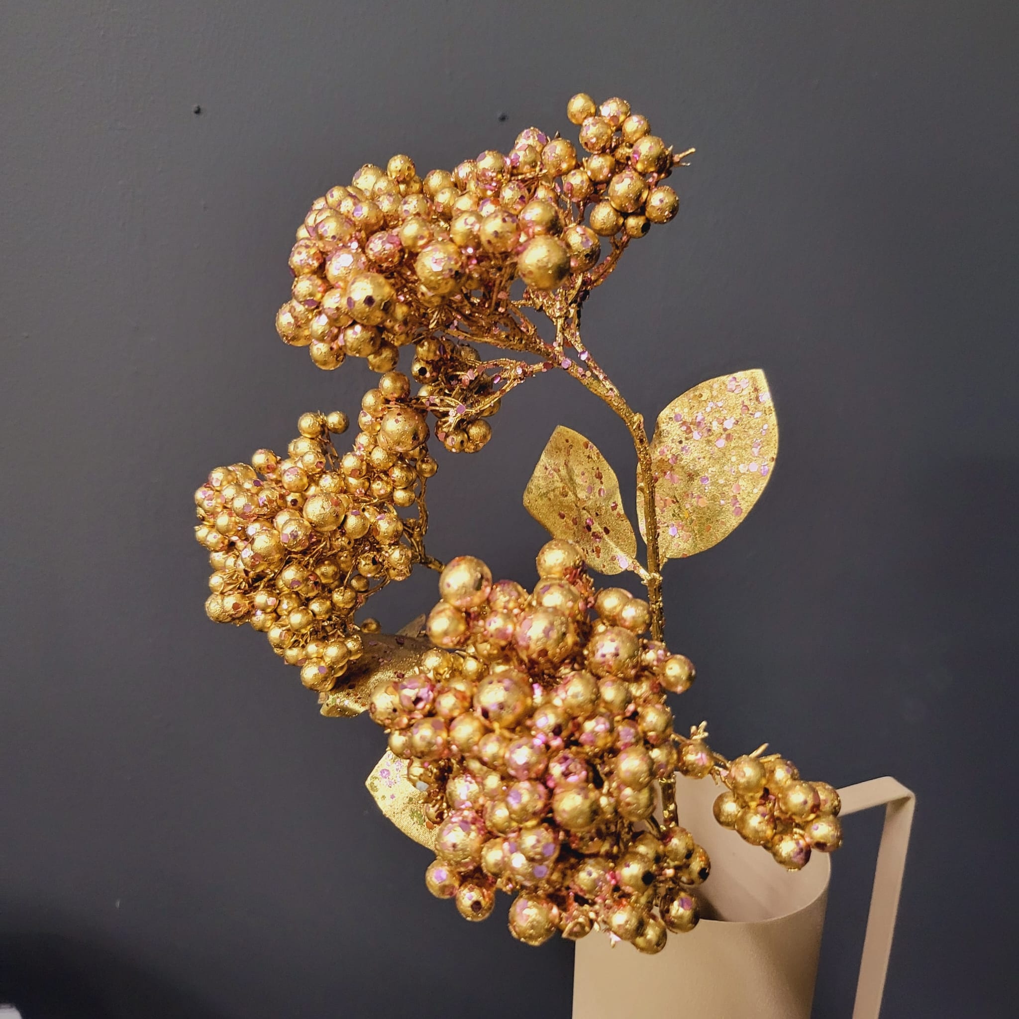 Kunsttak Berry Plant rose gold glitter berry spray - De Woon Winkel