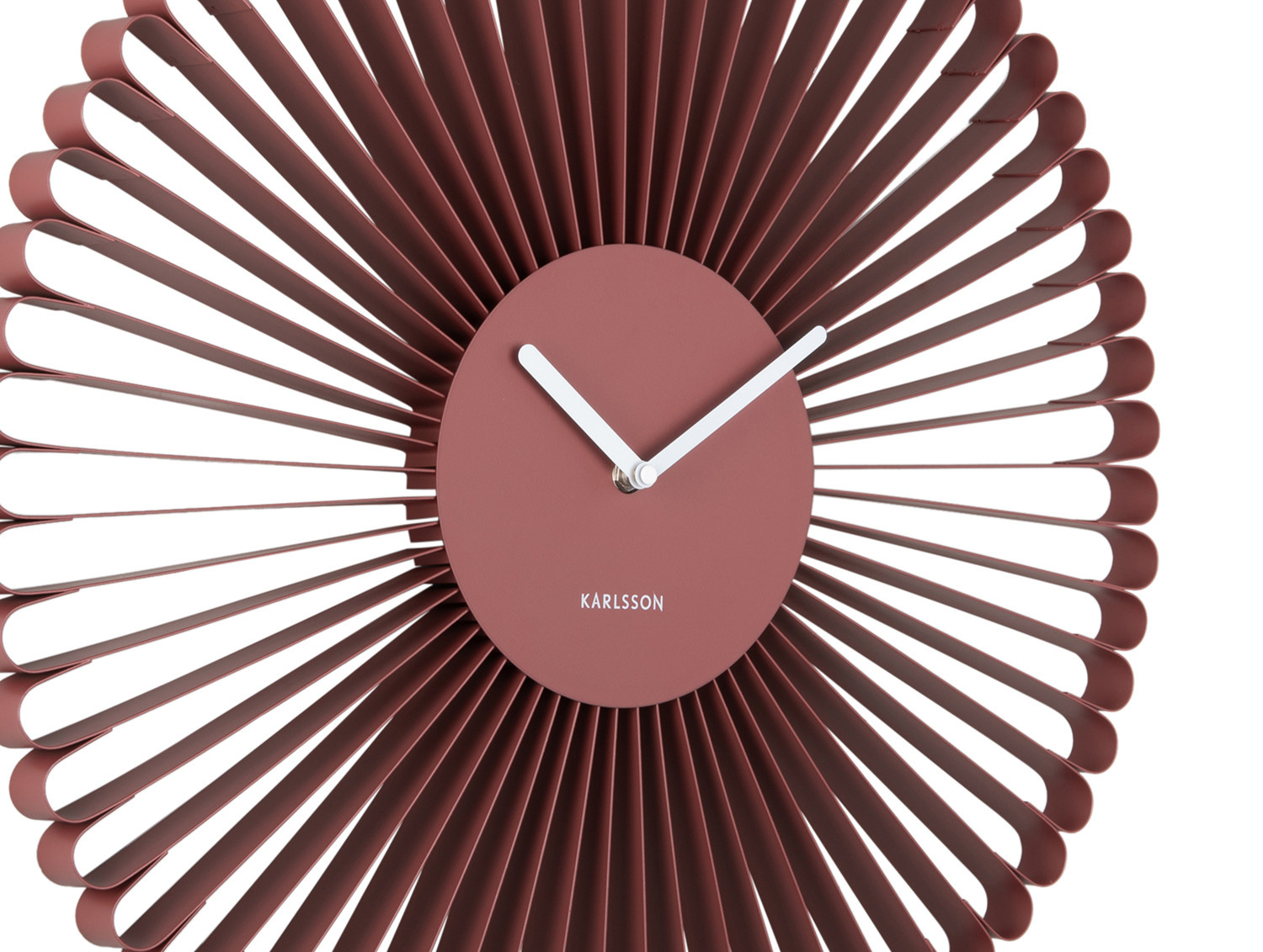 Karlsson Wandklok Cascara – Design klok in rood - De Woon Winkel