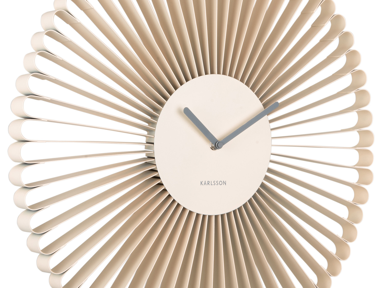 Karlsson Wandklok Cascara – Design klok in offwhite - De Woon Winkel