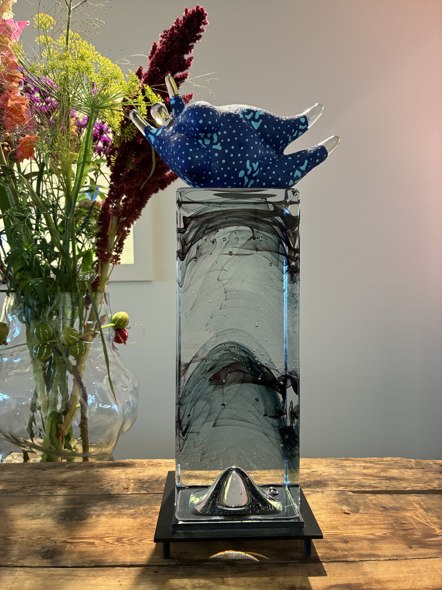 Kjell Engman – Nachtdans, Kosta Boda handgemaakt glasbeeld in diepblauw ...