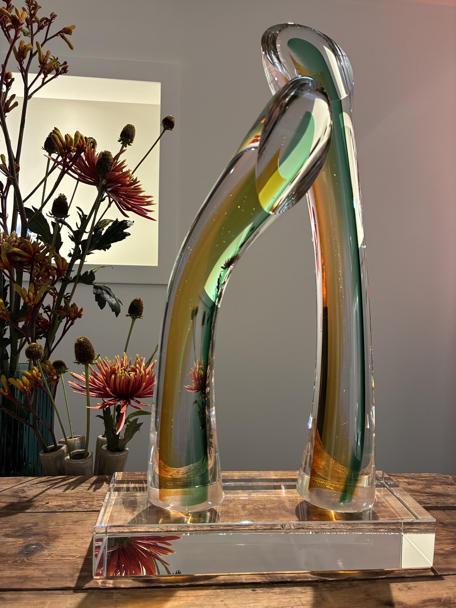 Glazen Sculptuur ‘Samenspel’ – Symboliek van Balans en Dialoog ...