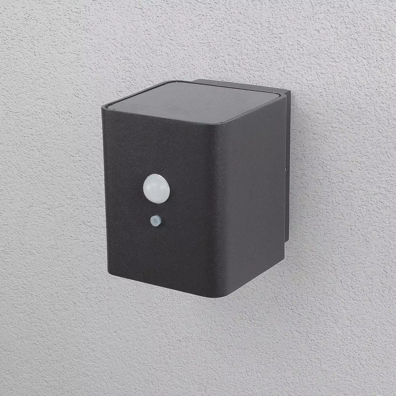 Solar wandlamp voor buiten met sensor Anzia - PrikkabelLED.nl