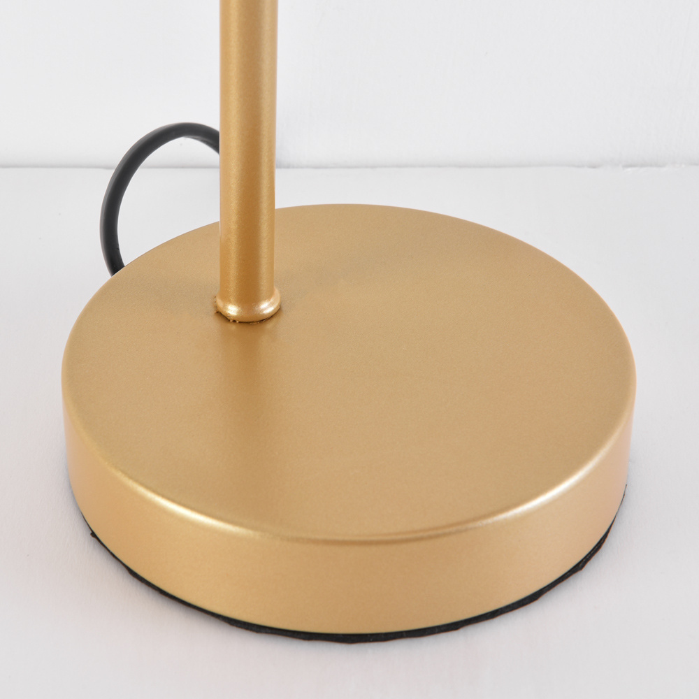 Tafellamp goud met rotan kap - Kora - PrikkabelLED.nl