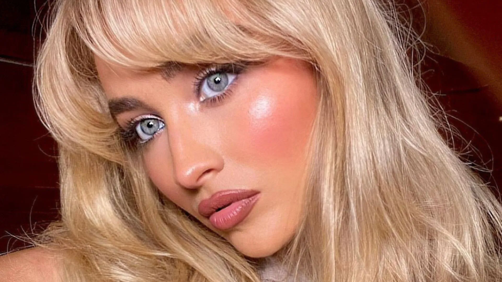 Tendance: Sabrina Carpenter Makeup Look - Boozyshop