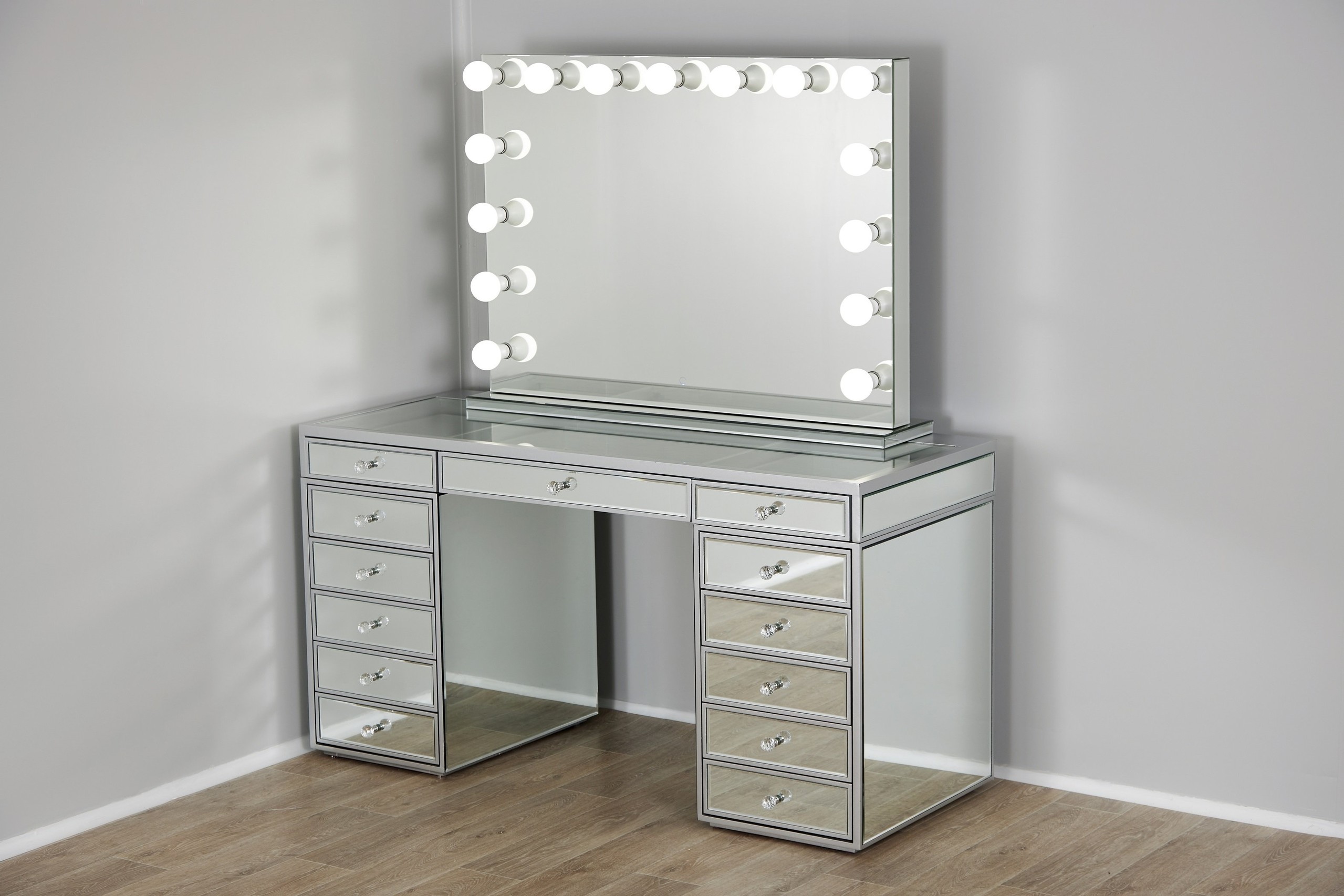 BRIGHT BEAUTY VANITY STATION CLASSIC MIRRORED - Bright Beauty Vanity