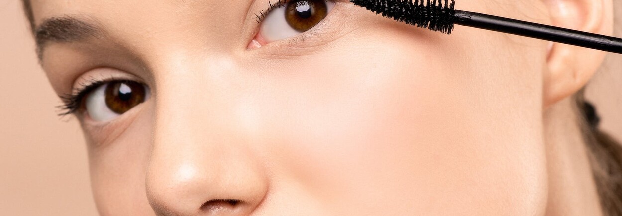 Applying Makeup Step By Step Bright Beauty Vanity Bright Beauty Vanity