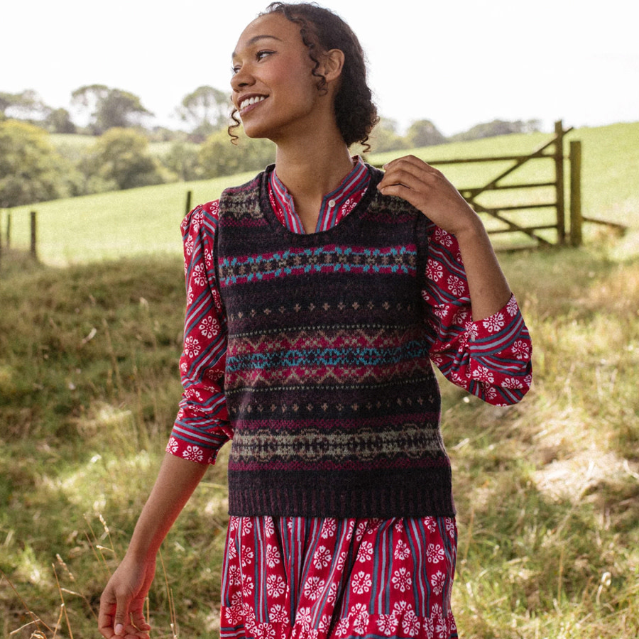 ERIBÉ shetland wollen spencer fairisle WESTRAY RUBYGLOW - Natur-el ERIBÉ shetland wollen spencer fairisle WESTRAY RUBYGLOW - Natur-el