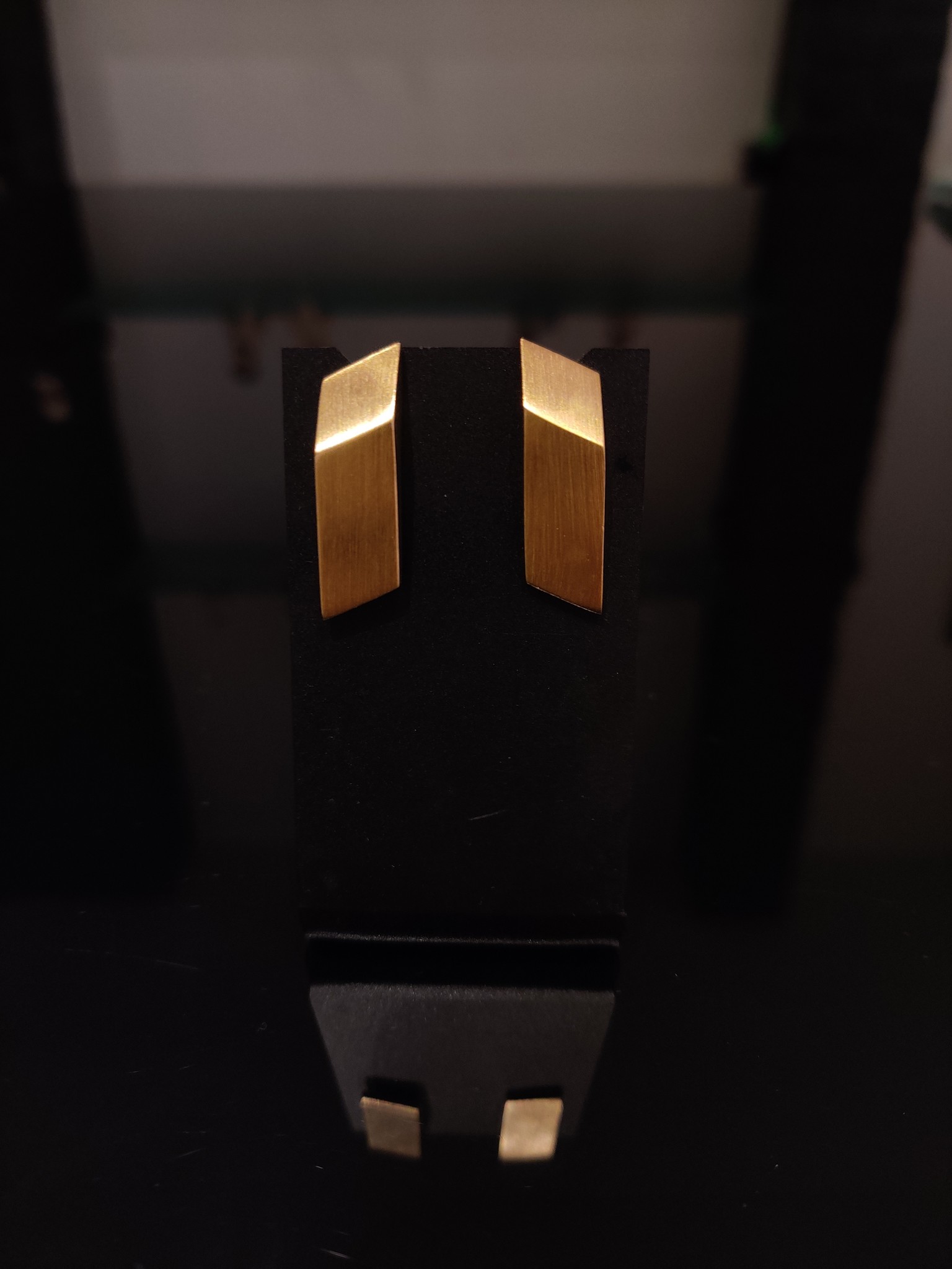 Oorstekers schuine geometrische vorm verguld - Kwesto