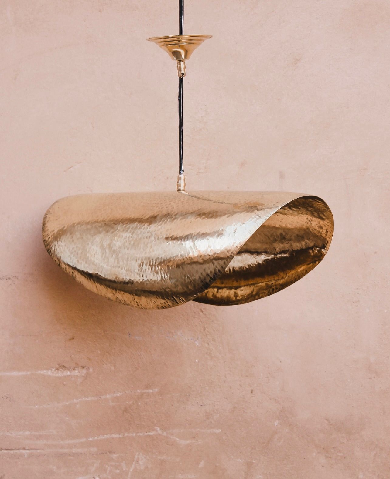 Handgemaakte messing lamp met gehamerd design uit Marokko | Club Nomad ...