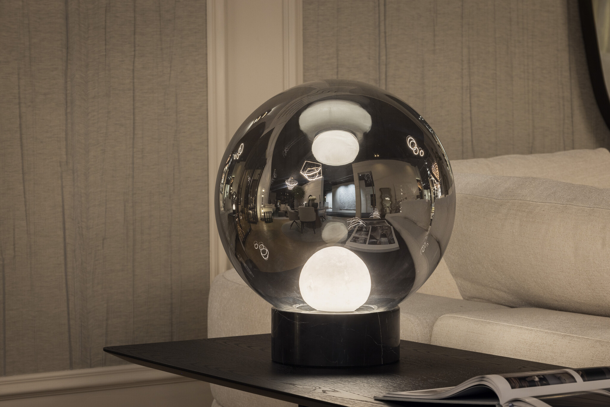 MOONBEAM alabaster glass bal - The Grand Interior