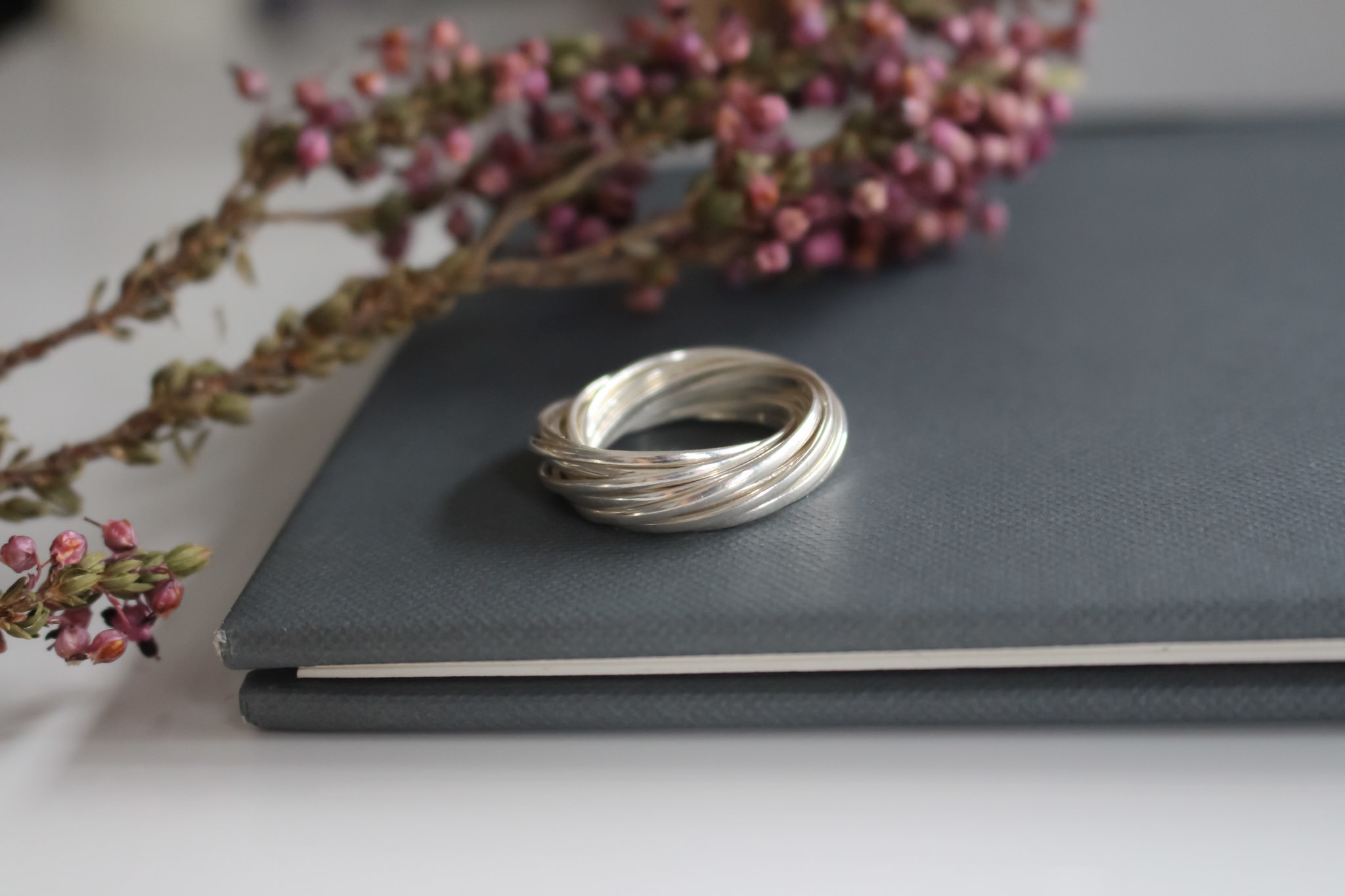 Amor Silver Embrace Ring - Joulberry