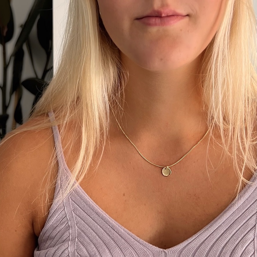 LILA Gold Bessie Disc Necklace - Joulberry