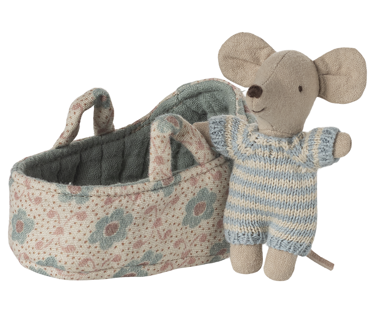 Maileg | Baby mouse in carry cot Blue | Little Thingz