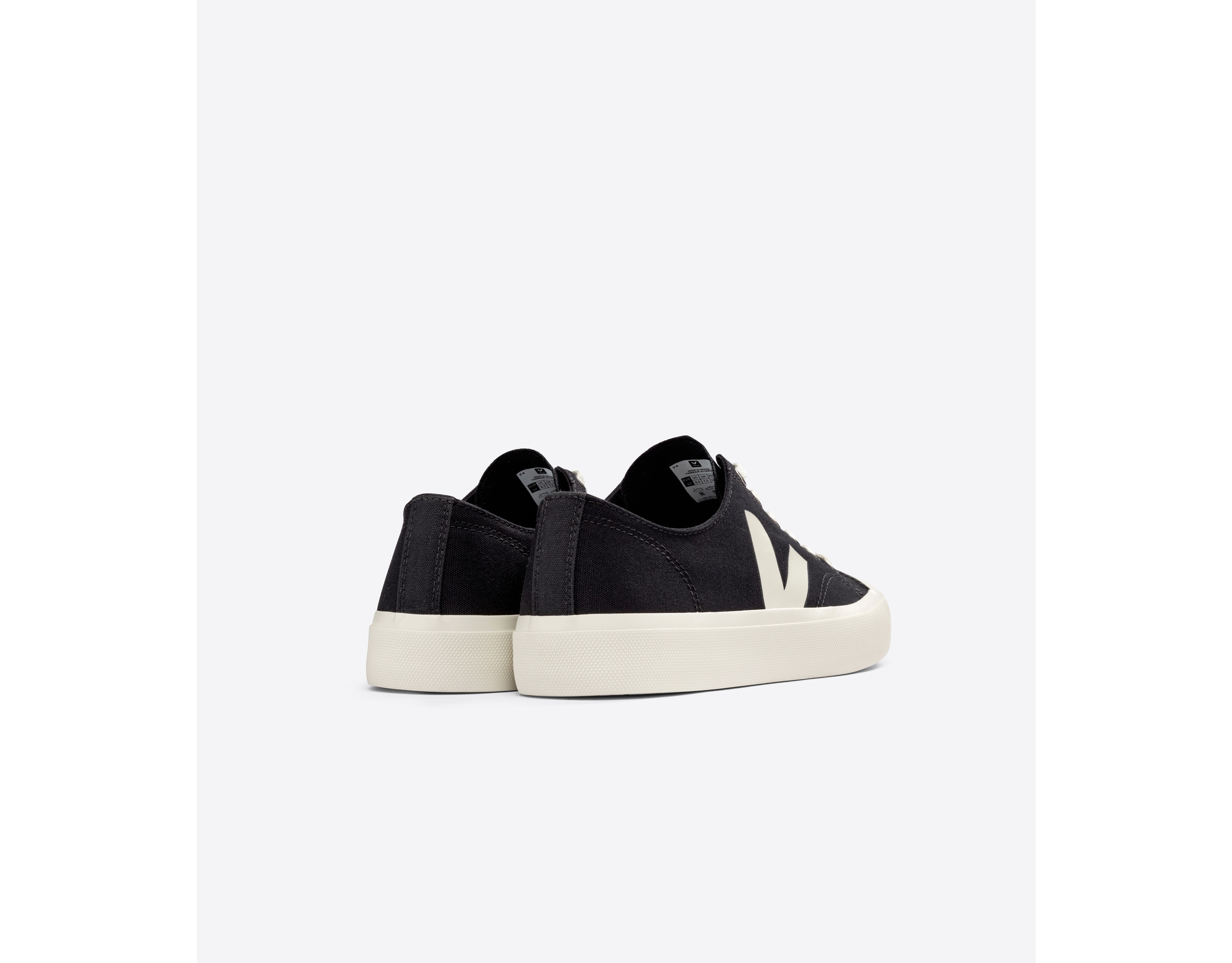 Veja Wata 2 Low Canvas Black Pierre - Behind the Pines