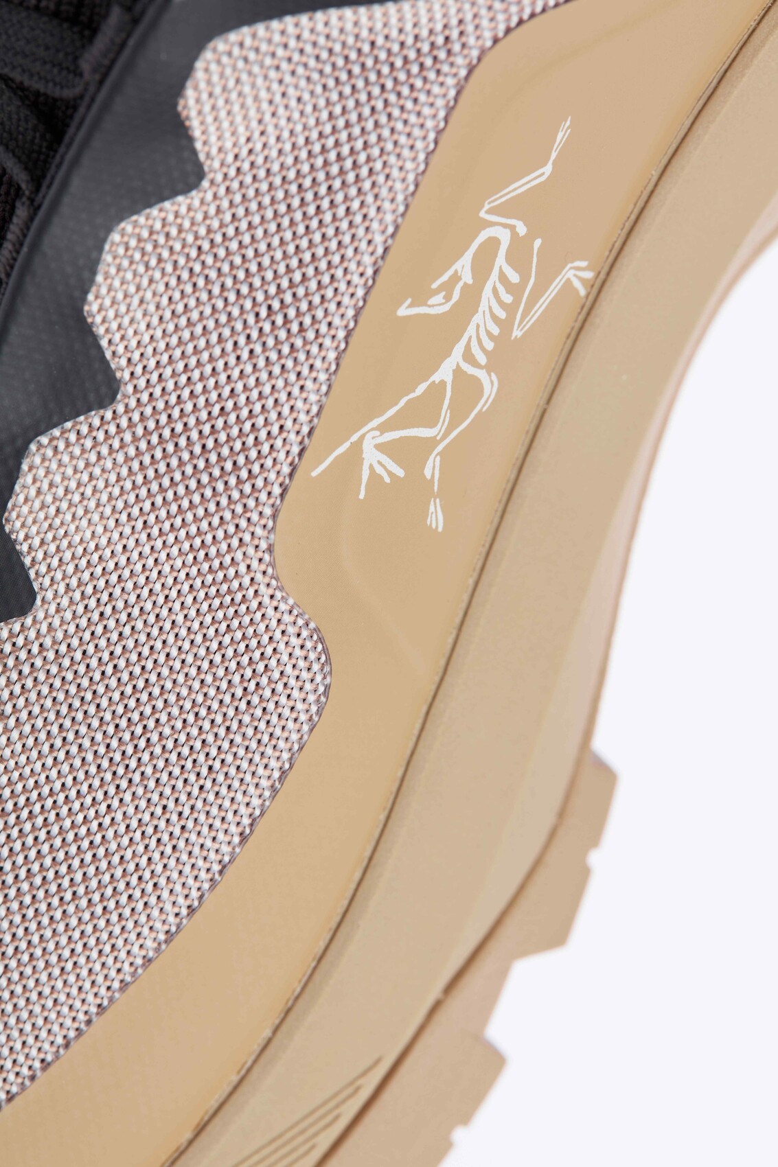 Arc'teryx Vertex Alpine Canvas / Graphite - Behind the Pines