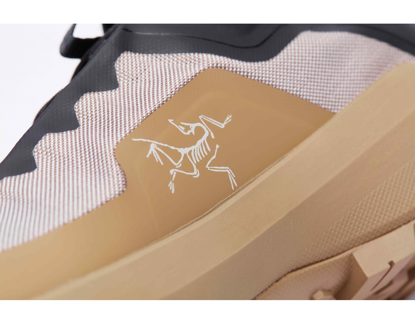 Arc'teryx Vertex Alpine Canvas / Graphite - Behind the Pines