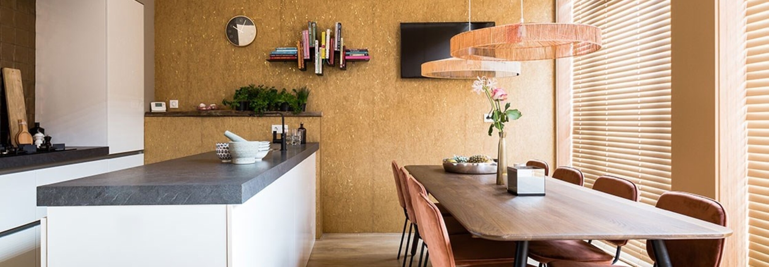Binnenkijken - 5 verassende combinaties van verf en behang - Decoprof.nl