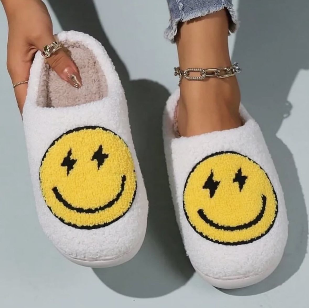 Sloffen grote smiley | LiBi Fashion & Accessories - LiBi Fashion ...