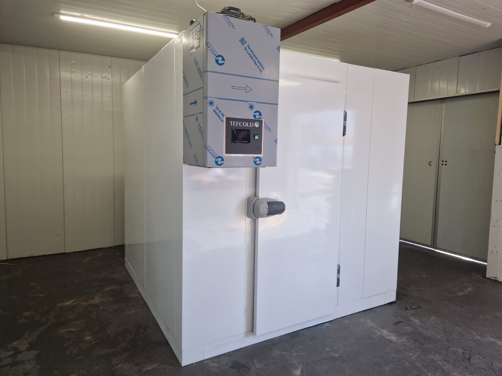 Vriescel 210 x 210 x 220 cm stekker klaar Nieuw - Handelgigant uw specialist in horeca ...