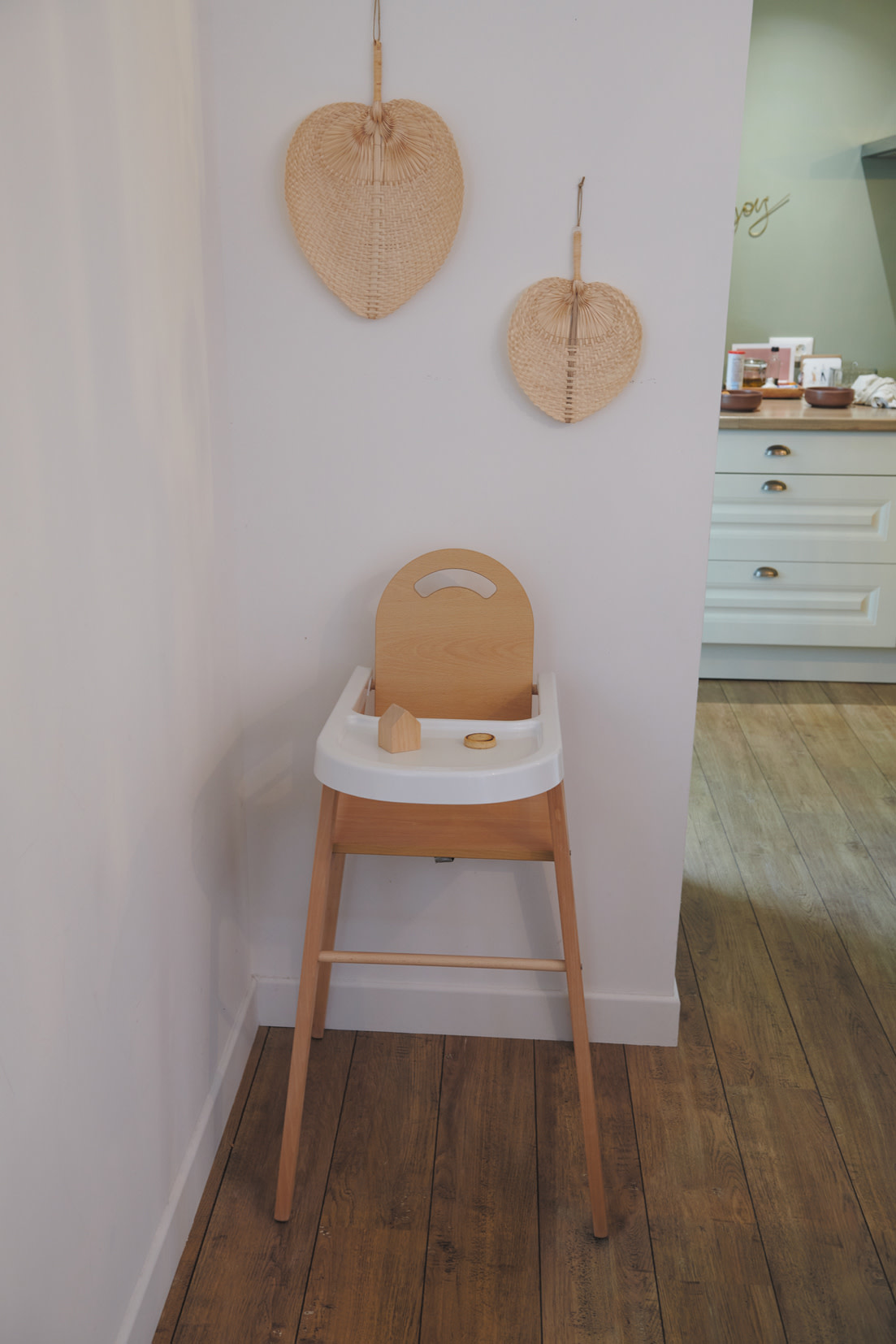 CHAISE-HAUTE COMPACTE "LILI" HÊTRE NATUREL VERNIS - MOM POP