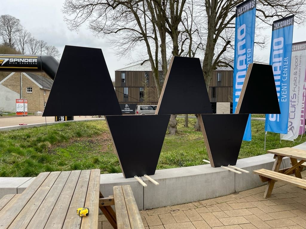 Kundenspezifische Designprojekte - Logo Worldstream @ Amstel Gold Race ...