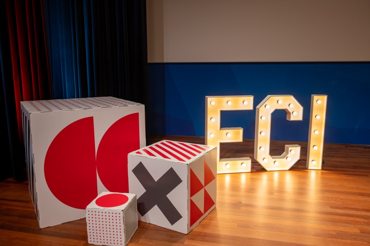 Custom -made stacking cube printed | Top closed, bottom open - KarTent