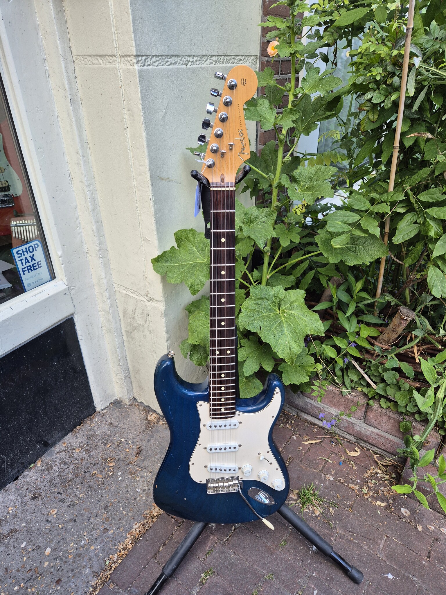 Fender Highway one Strat 2002 Sapphire Blue Transparent - Prinz Guitars ...