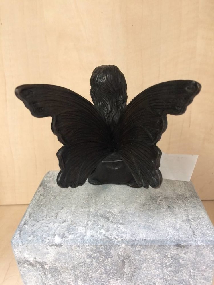 fairy with legs over the edge - Eliassen Home & Garden Pleasure