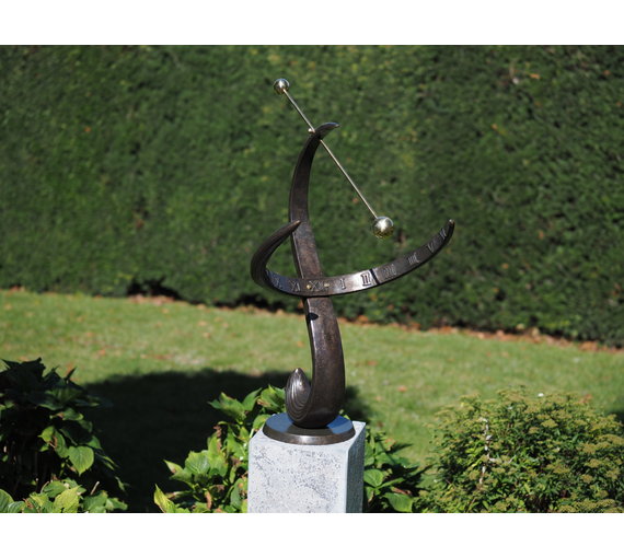 Bronze sundials for the garden - Eliassen.nl - Eliassen Home & Garden ...