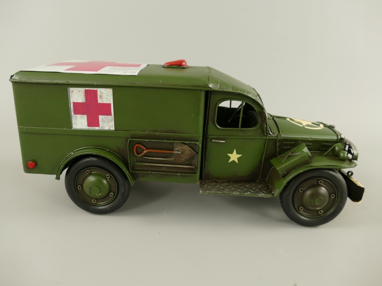 Miniature model Red cross car - Eliassen Home & Garden Pleasure