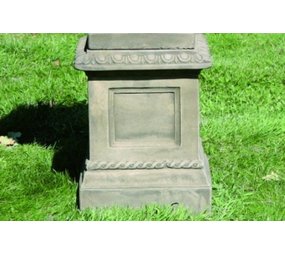 Grote collectie moderne en klassieke sokkels voor in de tuin - Eliassen ...