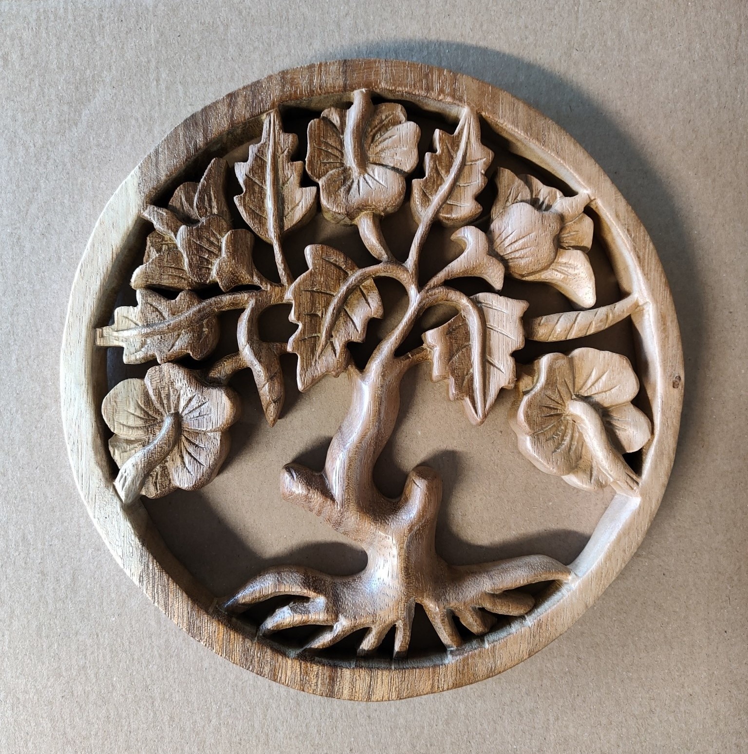 Wooden wall panel around tree of life flower and leaf 20cm - Eliassen ...