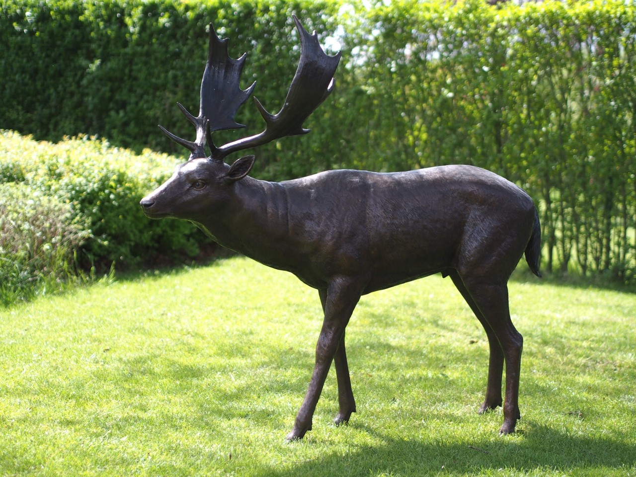 Bronze sculpture Fallow deer - Eliassen Home & Garden Pleasure
