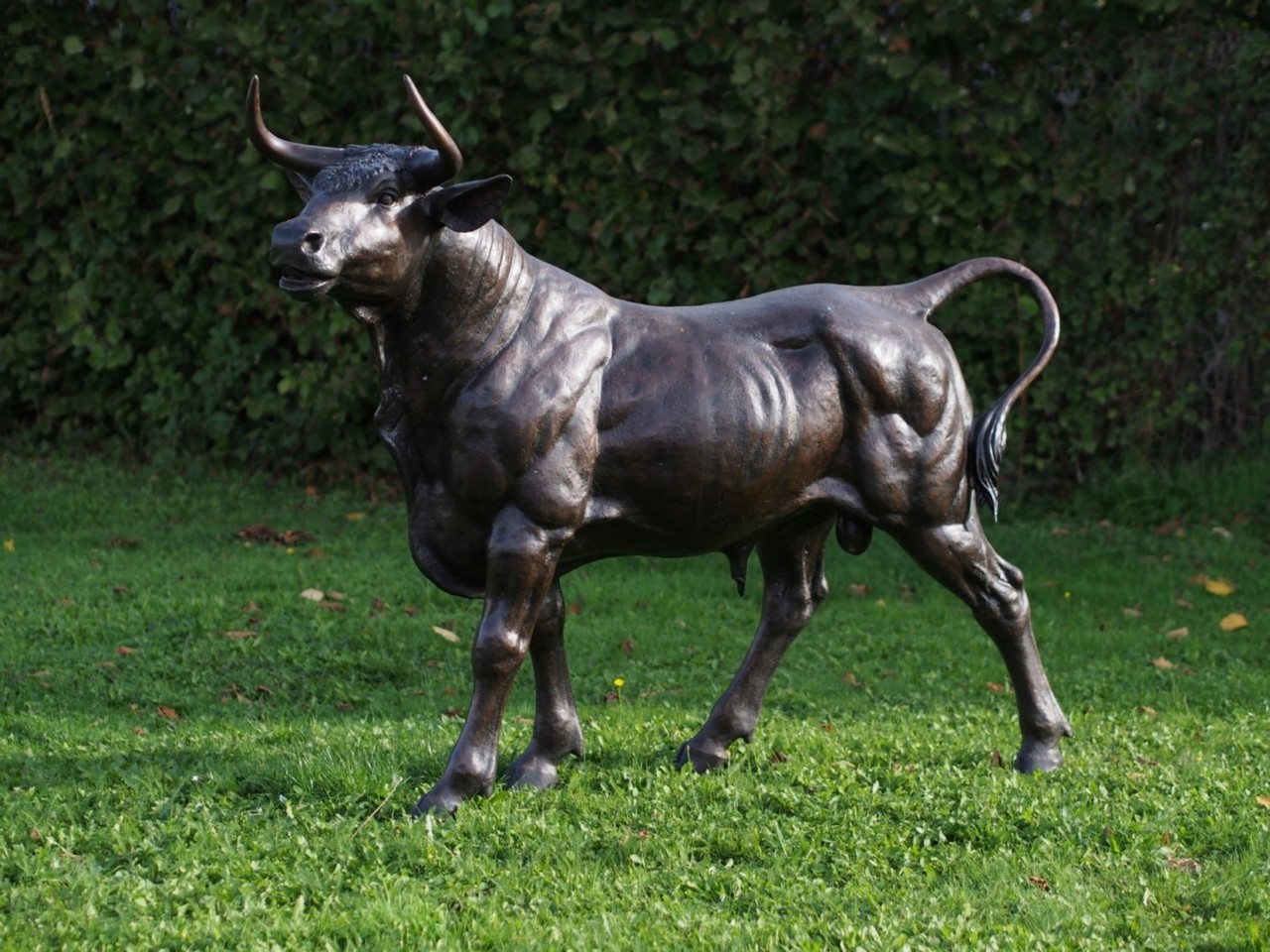 Bronzen beeld Grote stier - Eliassen home & Gardenpleasure - Eliassen ...