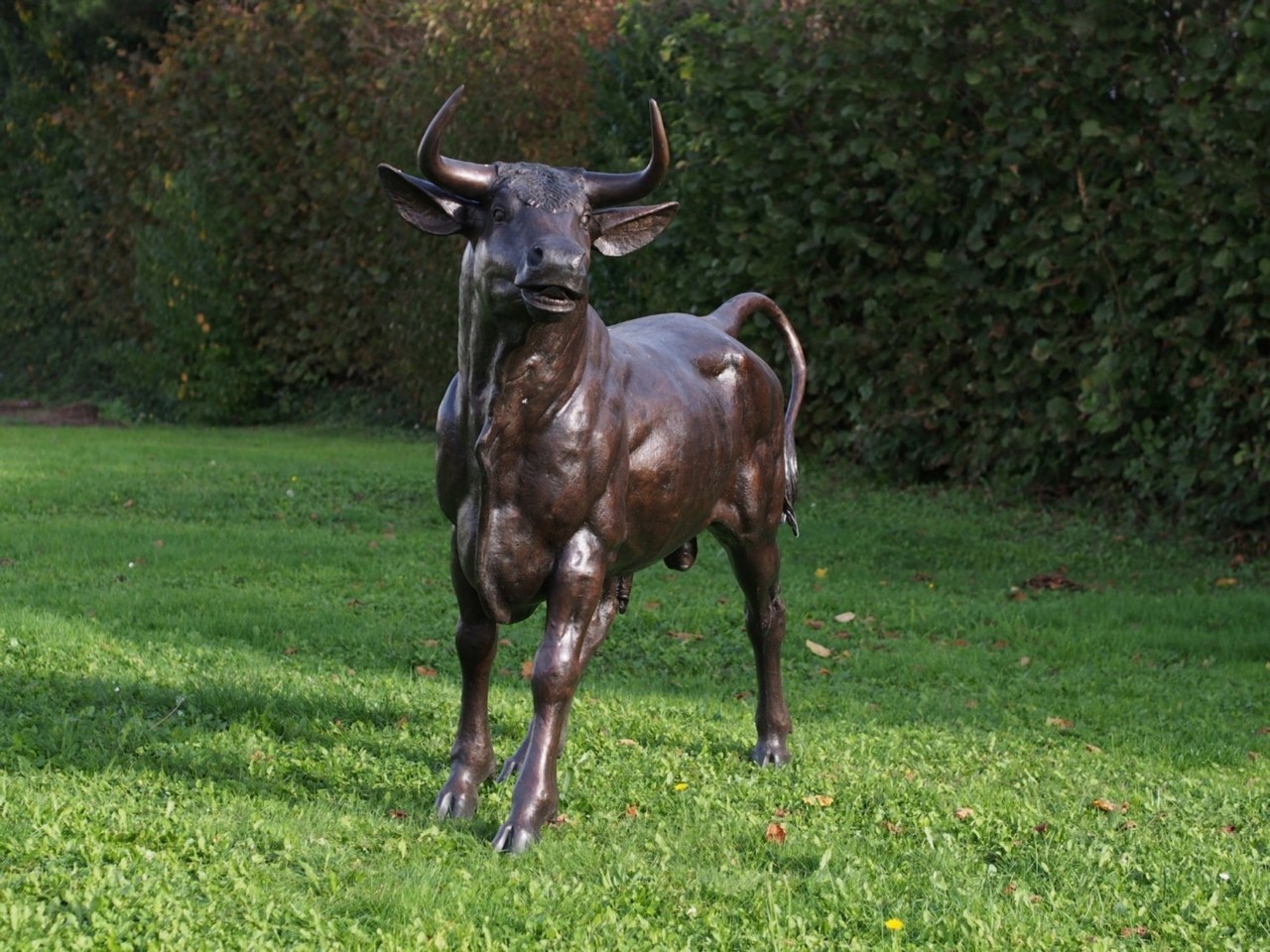 Bronzen beeld Grote stier - Eliassen home & Gardenpleasure - Eliassen ...