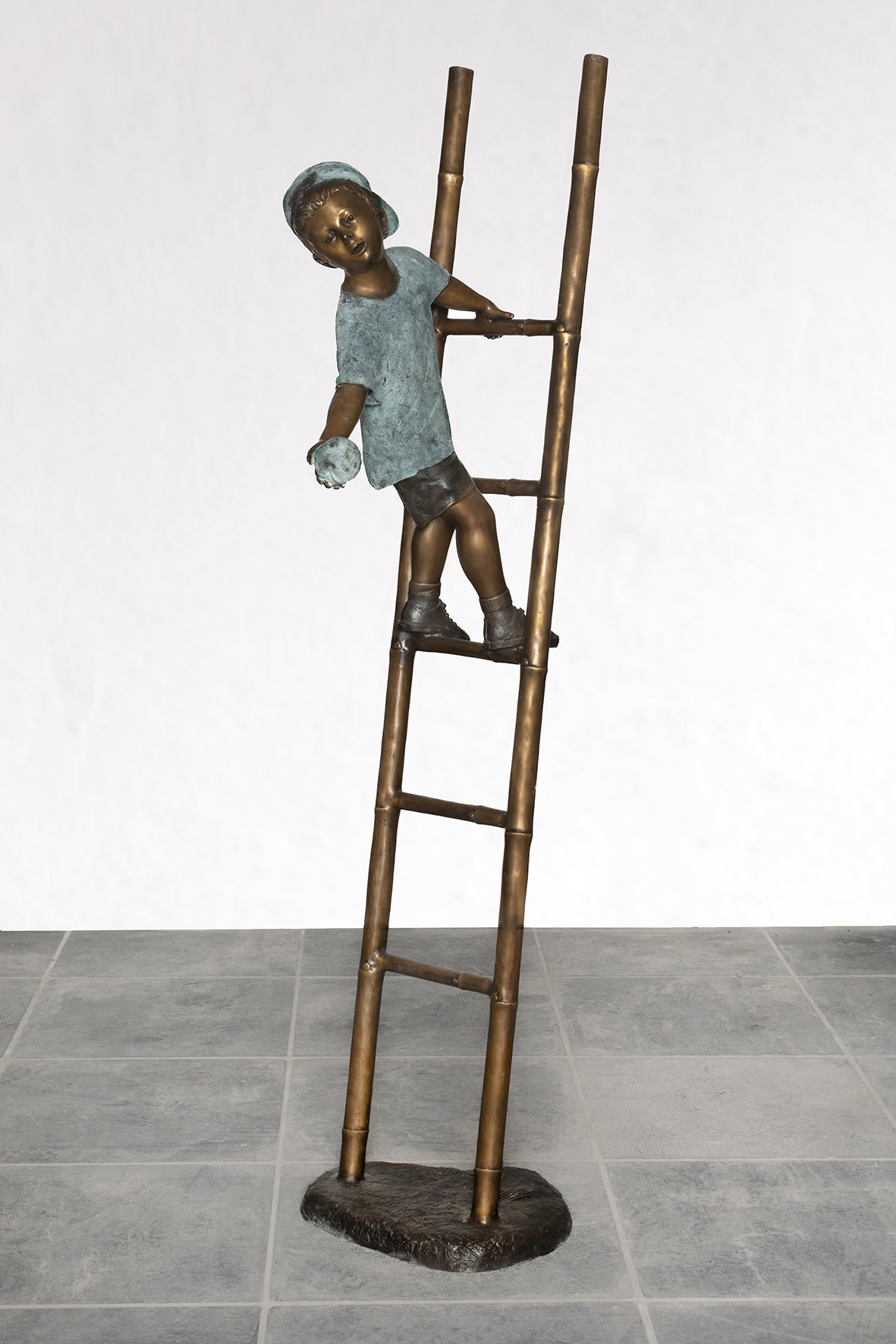 Bronze statue Child with apple on ladder 206cm - Eliassen.nl - Eliassen ...