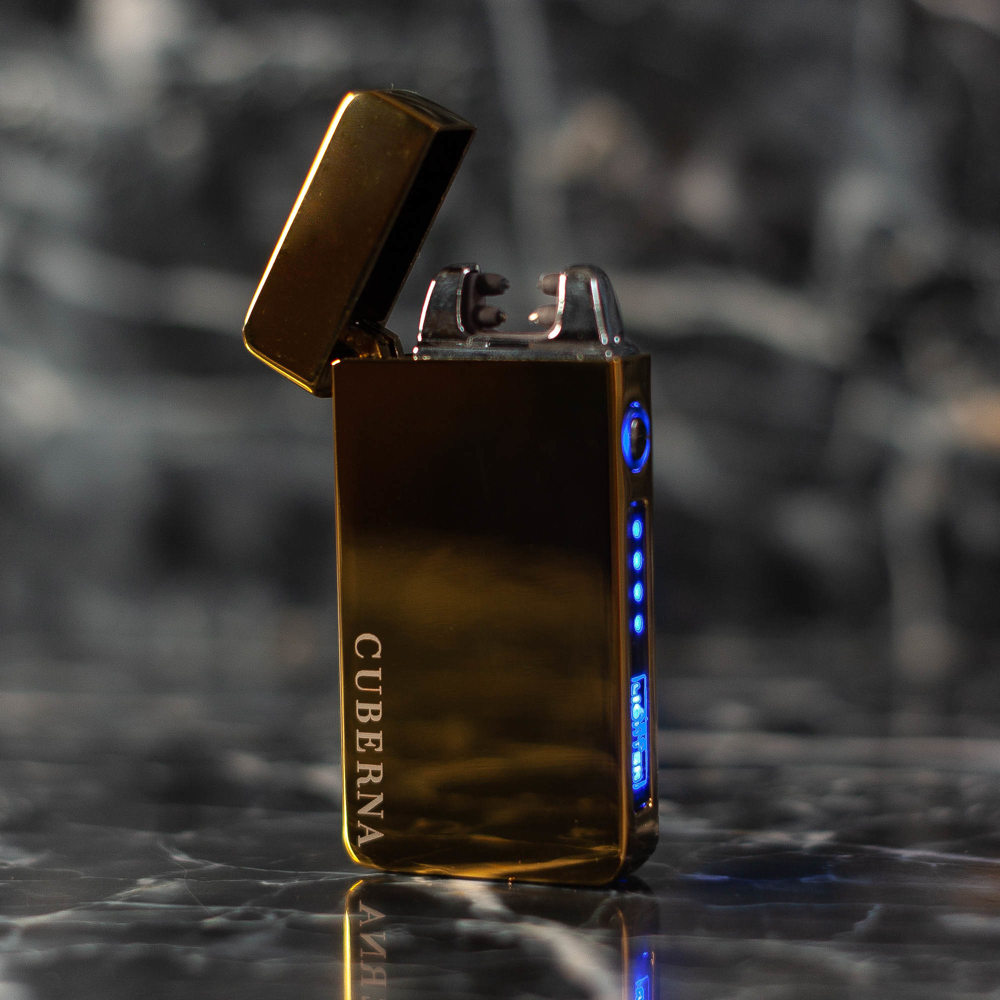 Cuberna plasma aansteker Goud - USB oplaadbaar - Cuberna.nl