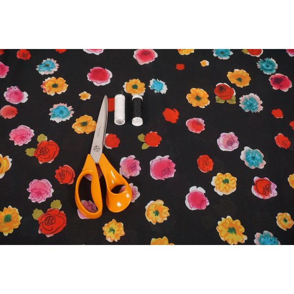 Voile Stof in Zwart met Felgekleurde Bloemen - De Lappenkraam Stoffen ...