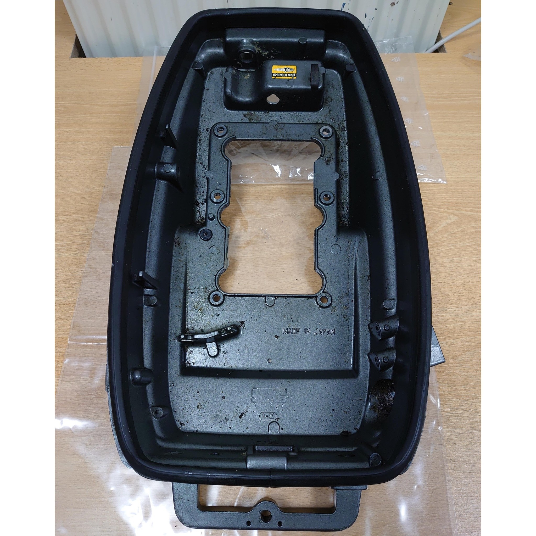 Suzuki 6HP 2Stroke Lower Engine Cover (61111-98140-0ED) - Allesmarine.de