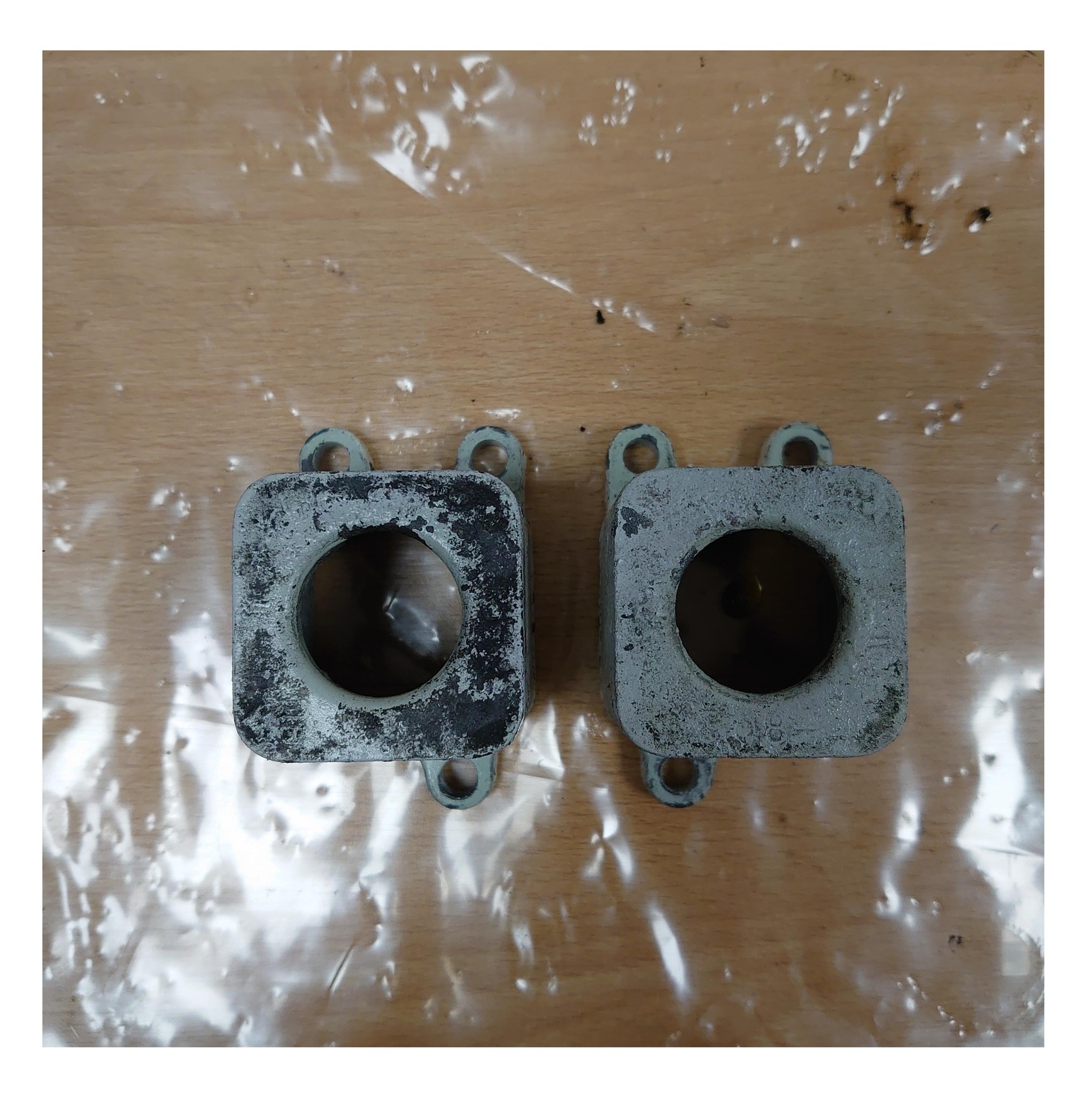 Johnson 25-30HP 4-Stroke Upper Mount Cover Set (5034706) - Allesmarine.de