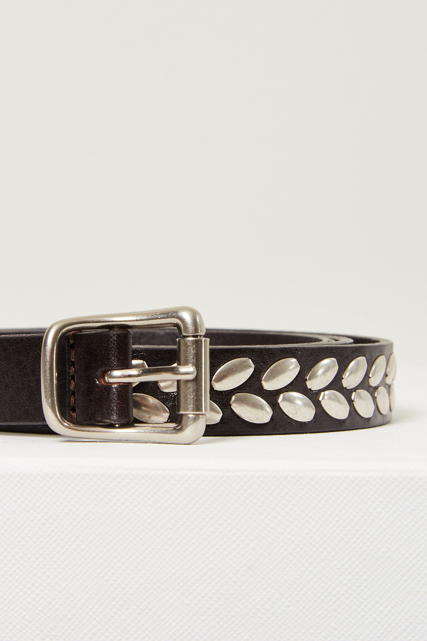 Lemaire Almond stud belt 20 - Wendela van Dijk Lemaire Almond stud belt 20 - Wendela van Dijk