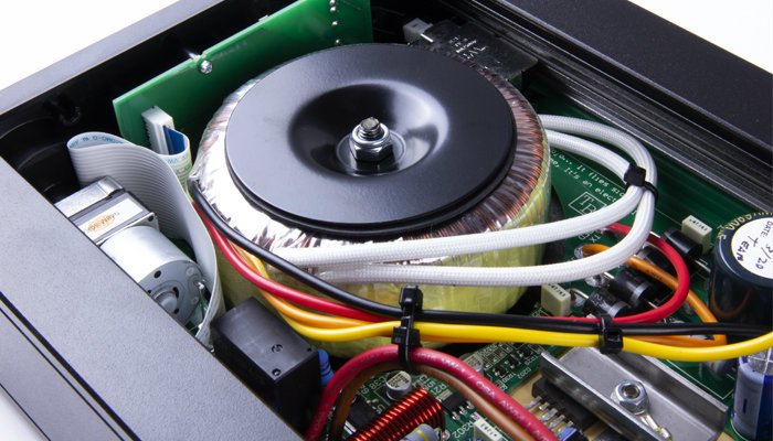 Rega IO versterker kopen? - Bender hifi
