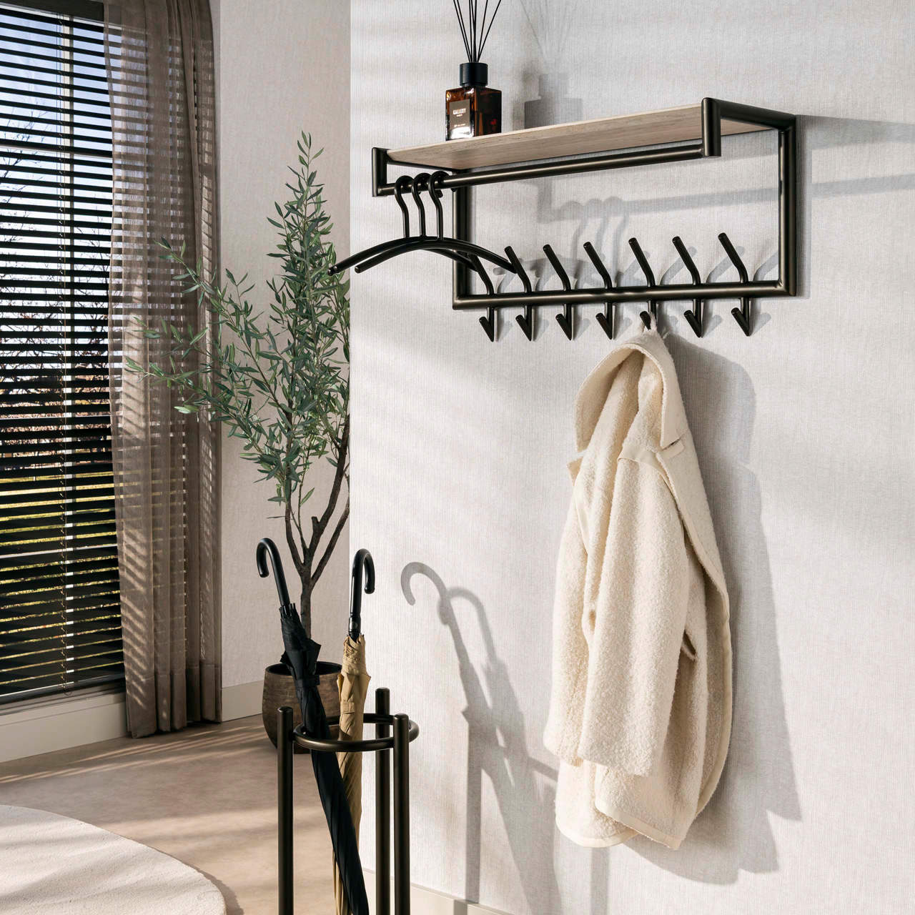 Kapstok Terra 2x7 haken met roede & hoedenplank – Drift Brown - Houten ...
