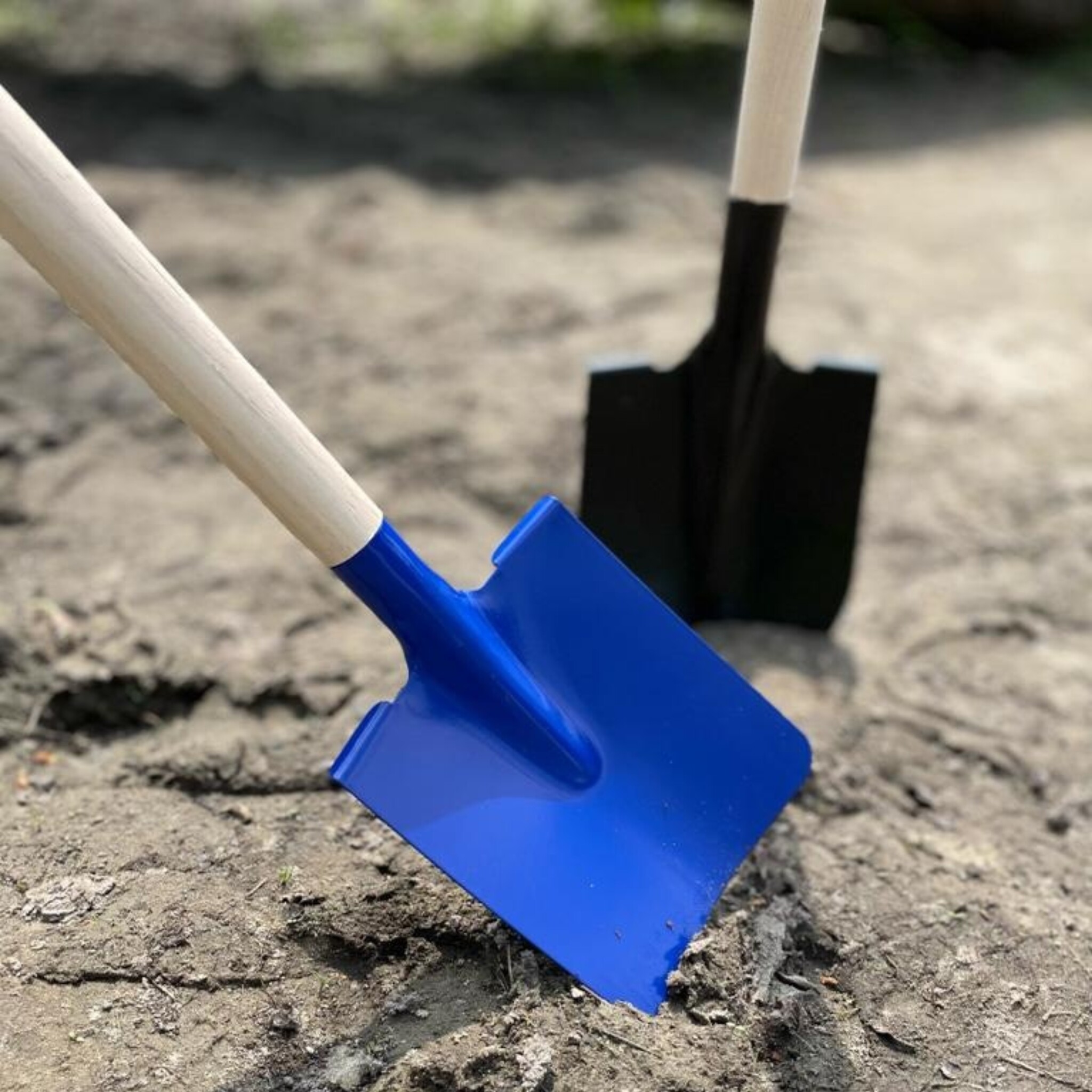 Ideal Toys - Metalen Blauwe Schep - Recht Blad en Houten Steel (60 cm ...