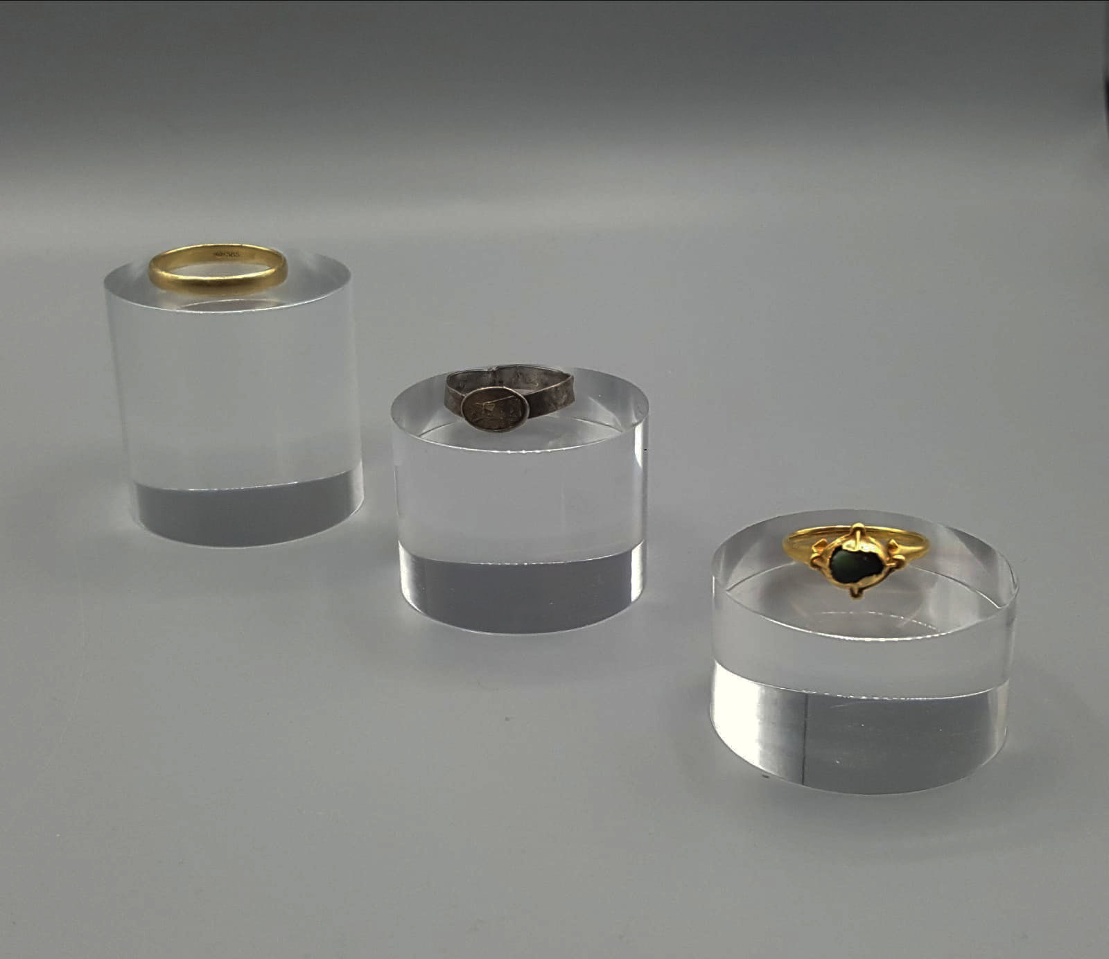 Clear Acrylic Risers / Round / 5 Piece Set - Showmycollection